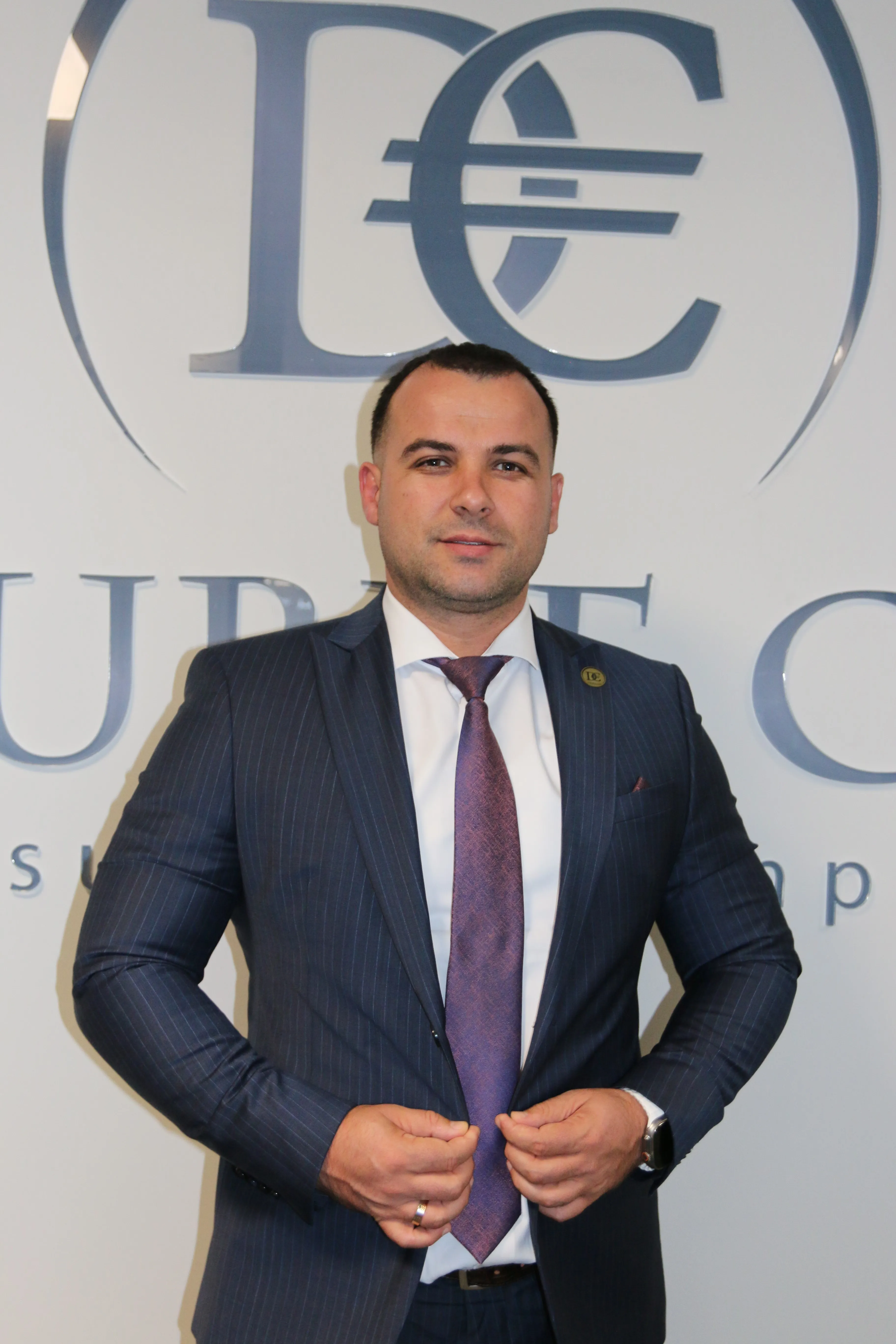 Double Case Atrium: recenzii ale primei școli de comercianți din Moldova.